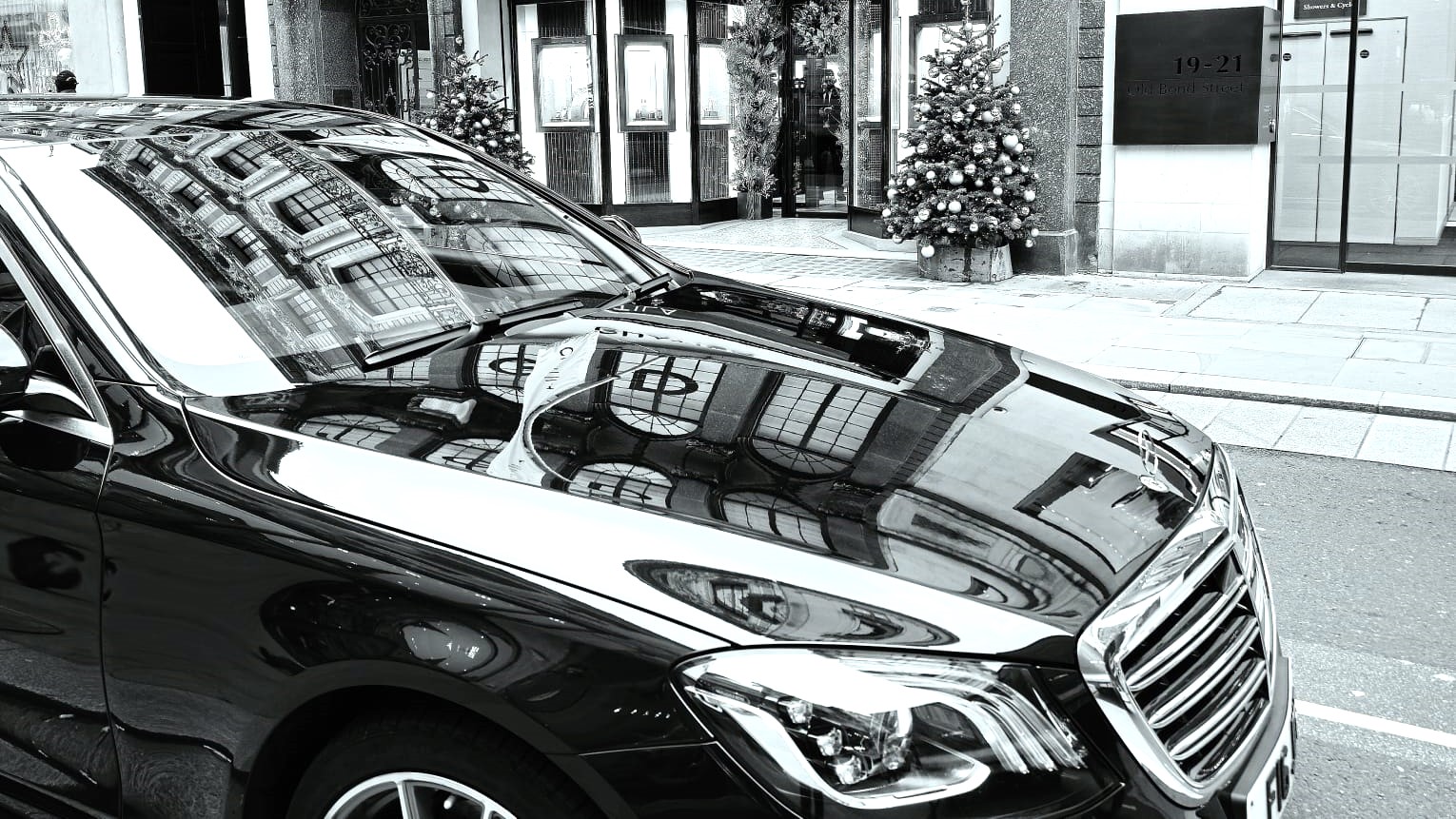 London to Warwick Castle Transfers | Direct & Scenic Route | Mega Transfers